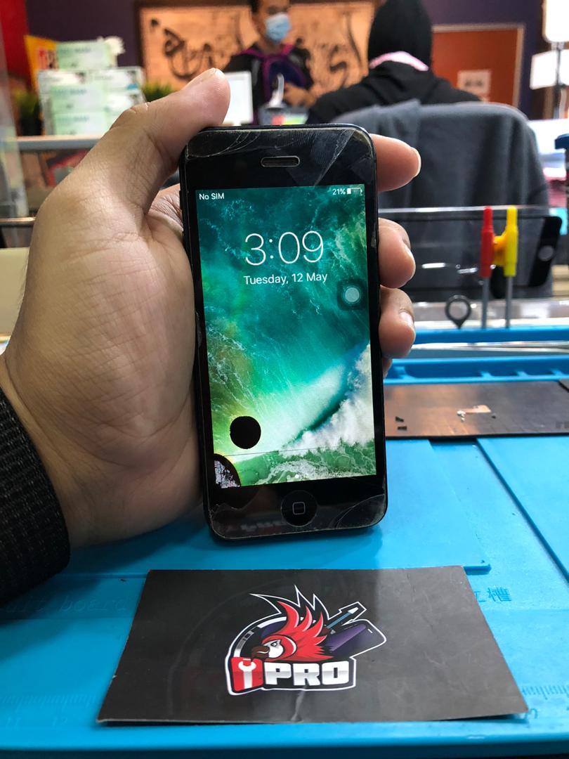 iPhone 5 LCD Replacement at iPRO KL - iPRO Ampang KL